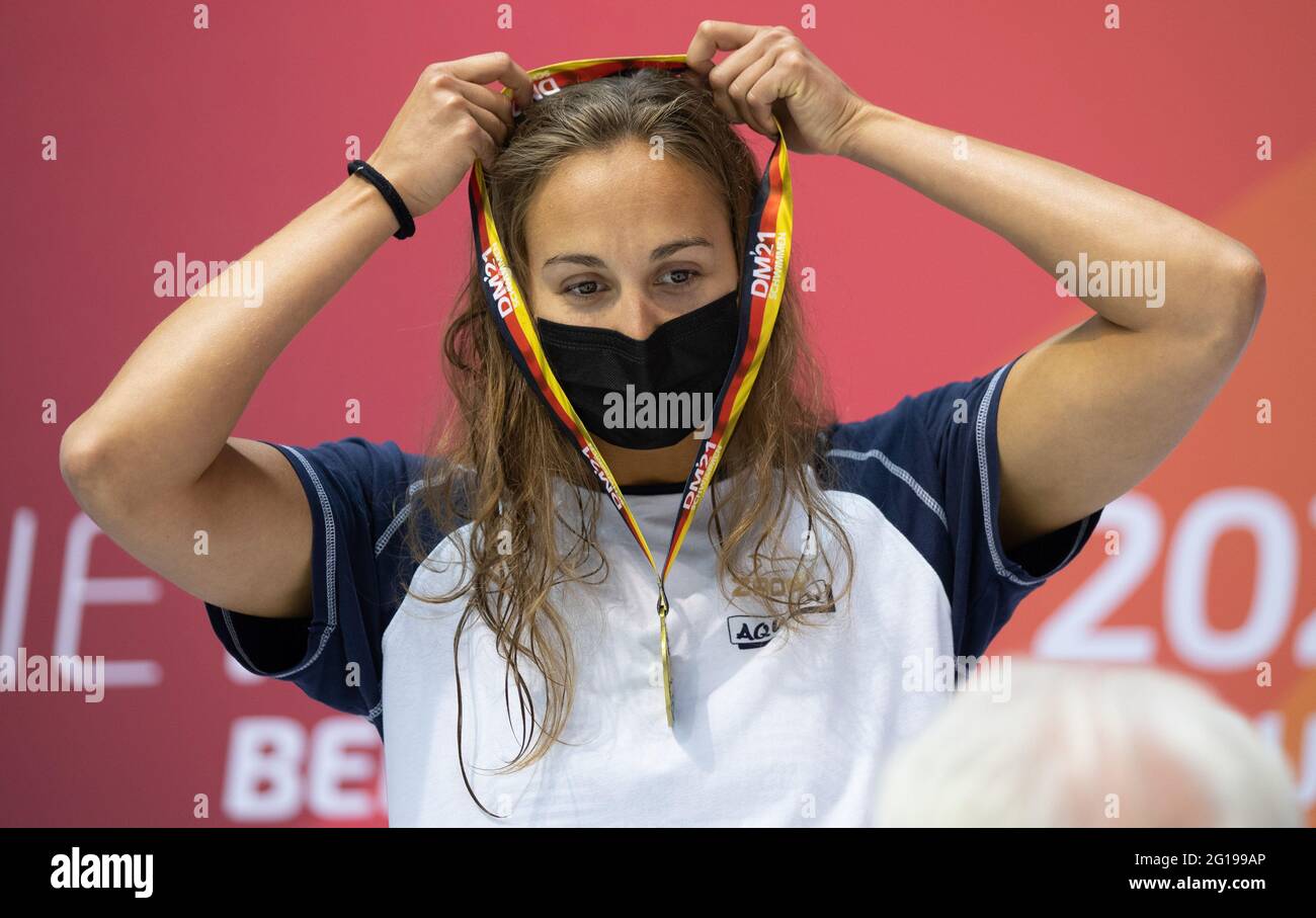 05 June 2021, Berlin: Swimming: German championship, decision, 50 m ...