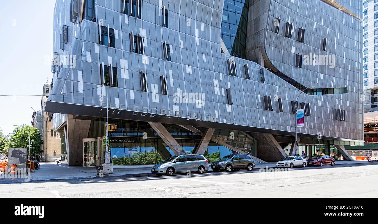 Cooper square thom mayne hi-res stock photography and images - Alamy