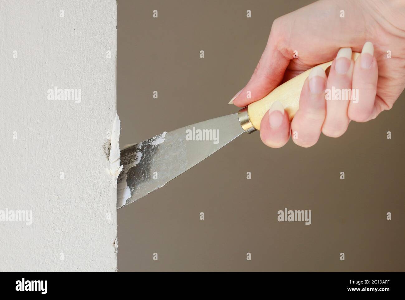 Woman plaster home improvement hi-res stock photography and images - Alamy