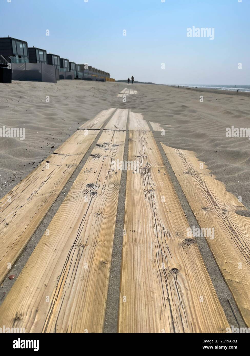 Family walking on beach path hi-res stock photography and images - Alamy