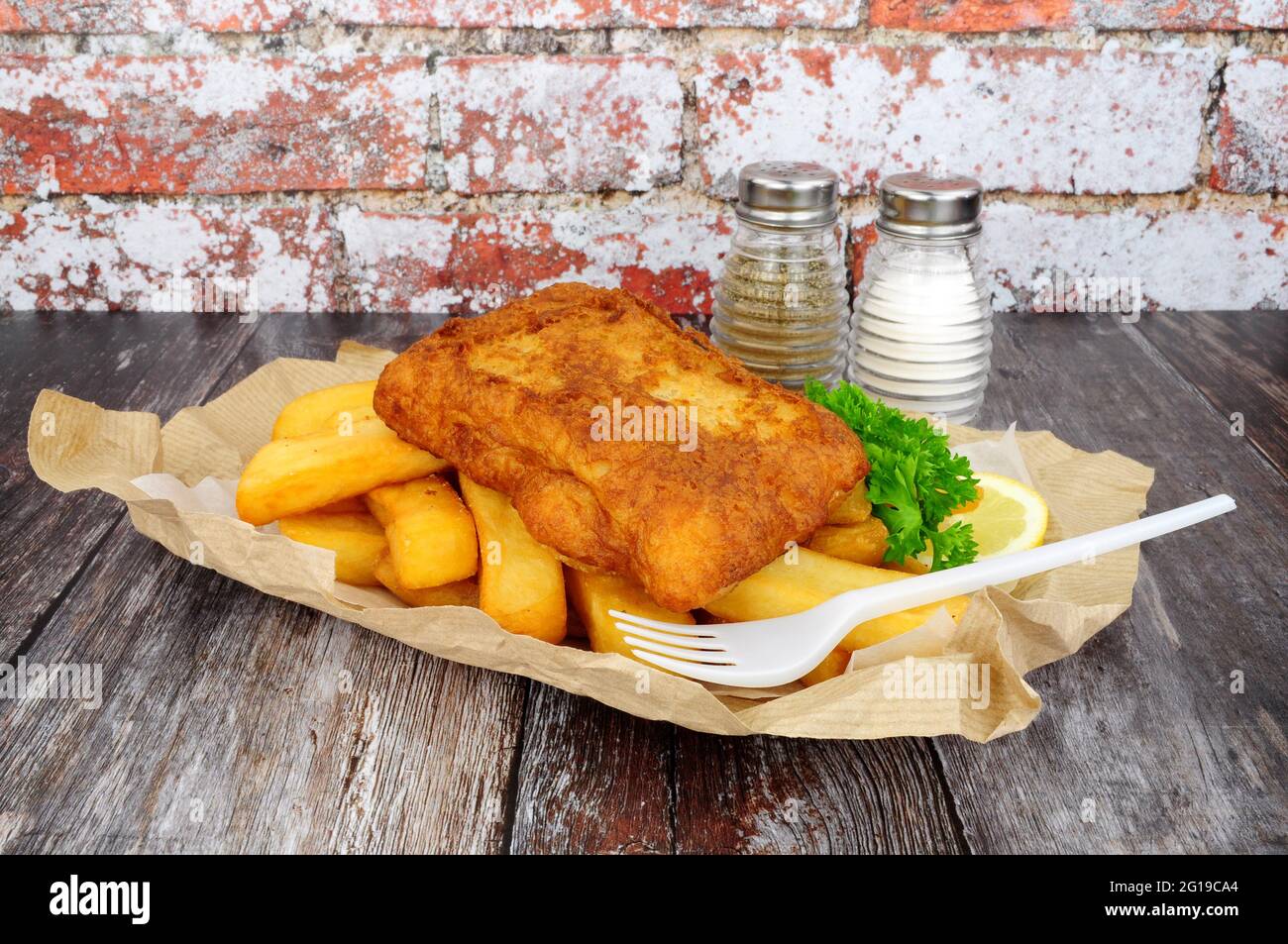 Portion fish and chips paper hi-res stock photography and images - Alamy
