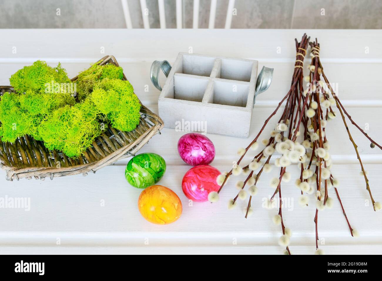 Florist at work: How to make Easter table decoration with catkins, moss ...