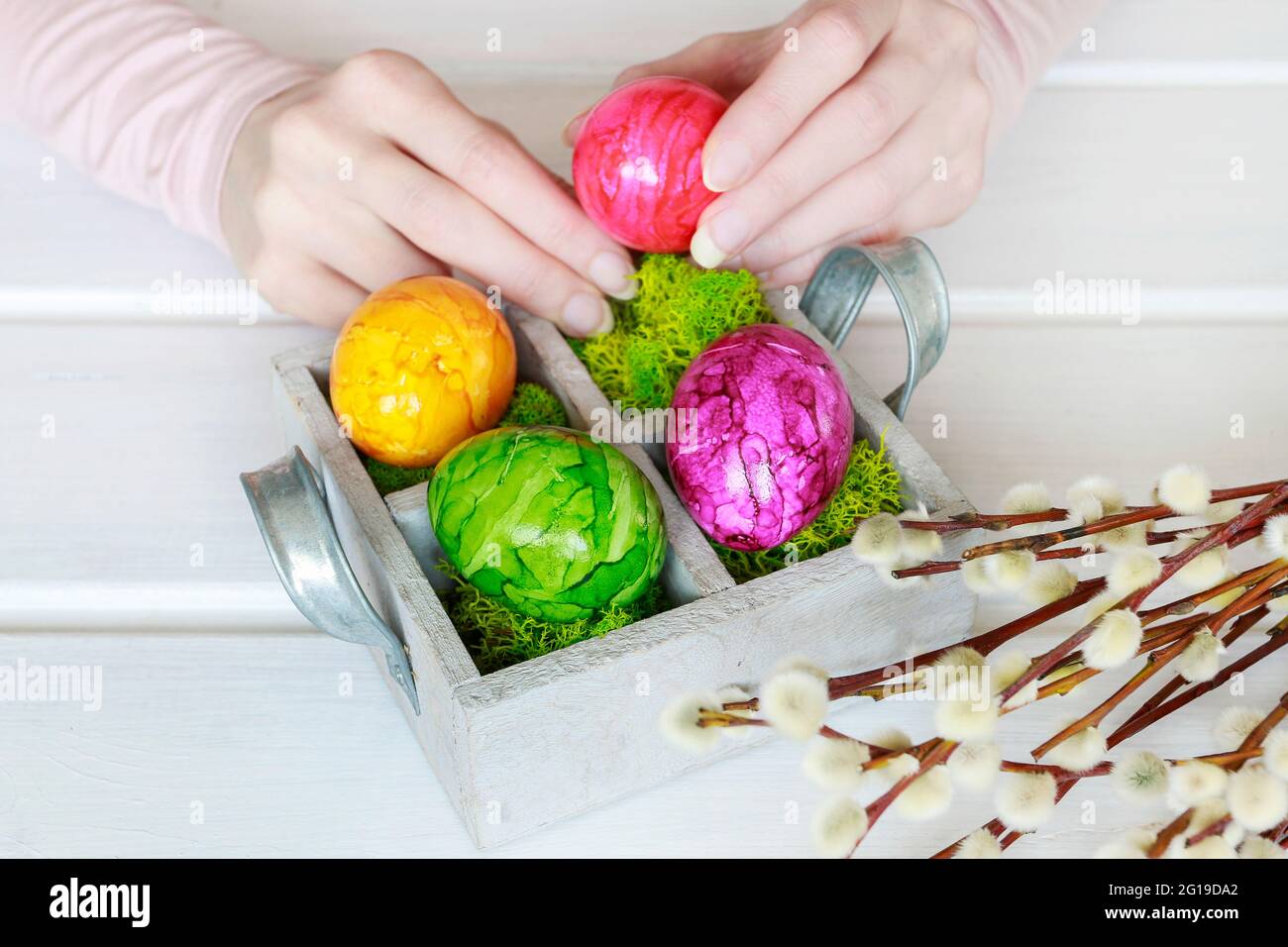 Florist at work: How to make Easter table decoration with catkins, moss ...