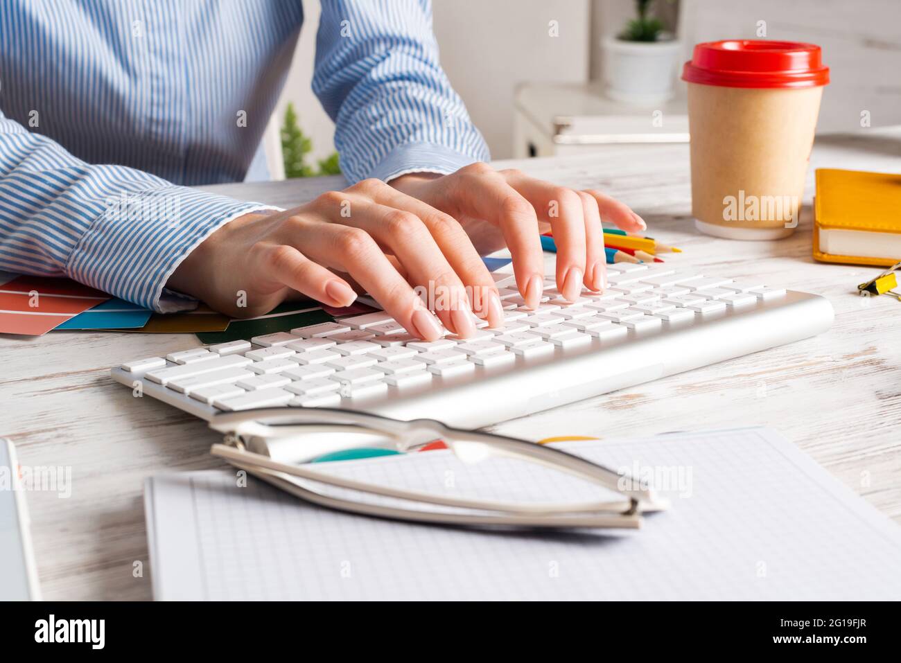 Woman consultant typing on keyboard Stock Photo - Alamy