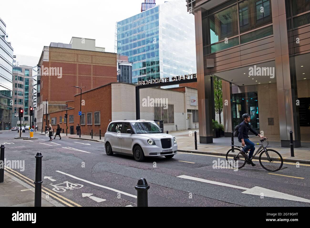 White taxi cab hi-res stock photography and images - Alamy