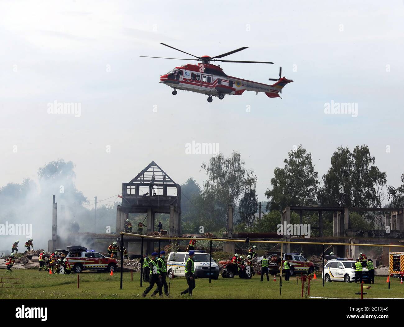 Ukrainian state emergency service hi-res stock photography and images ...