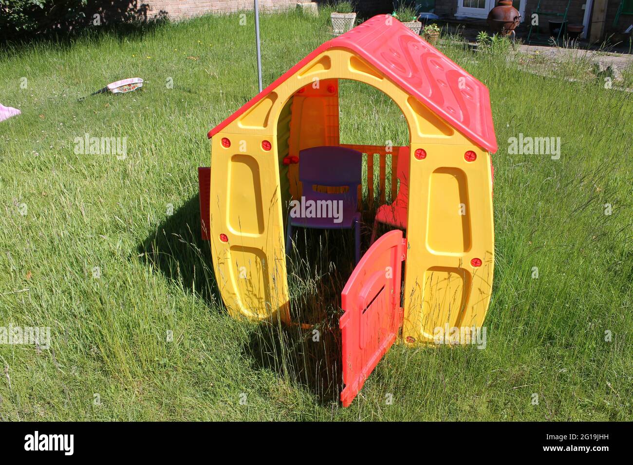 Child's playhouse in long grass overgrown garden Stock Photo - Alamy