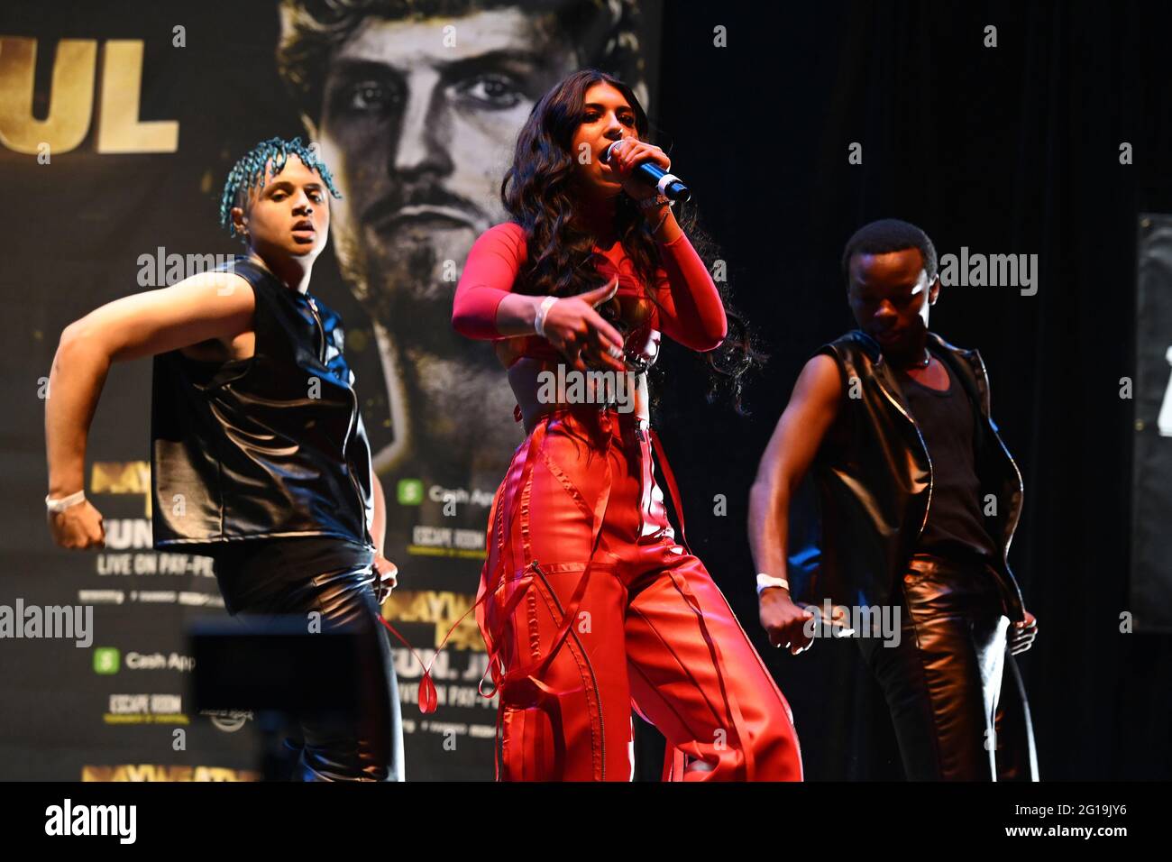 Exhibition fight hi-res stock photography and images - Alamy