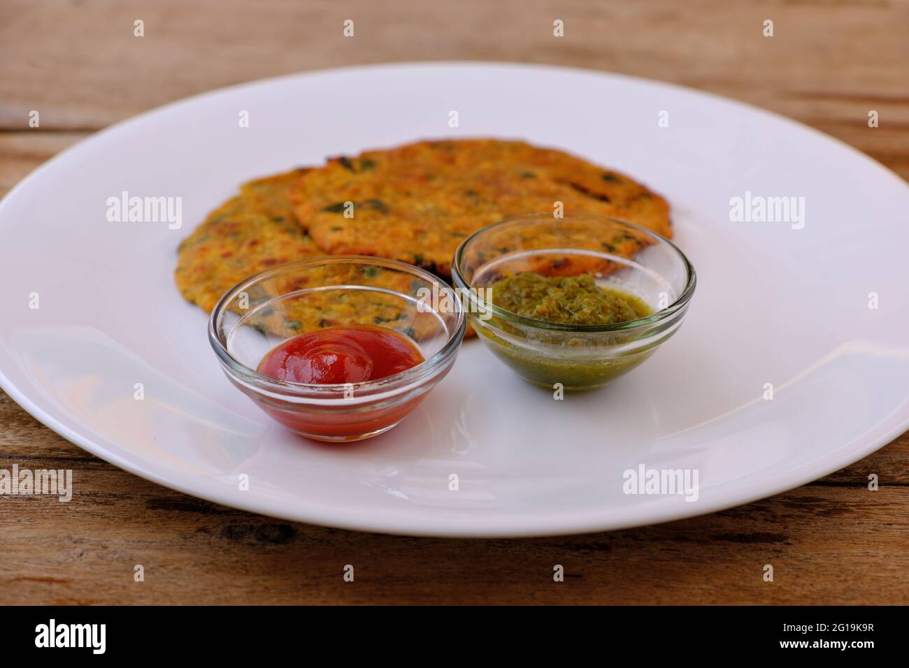Variety of Indian flat bread thepla or paratha Stock Photo - Alamy