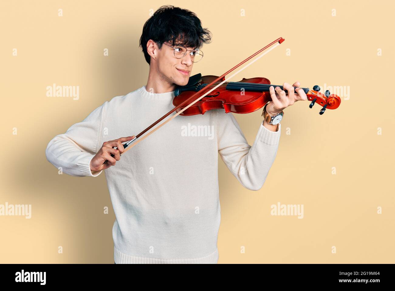 Teen boy violin hi-res stock photography and images - Alamy