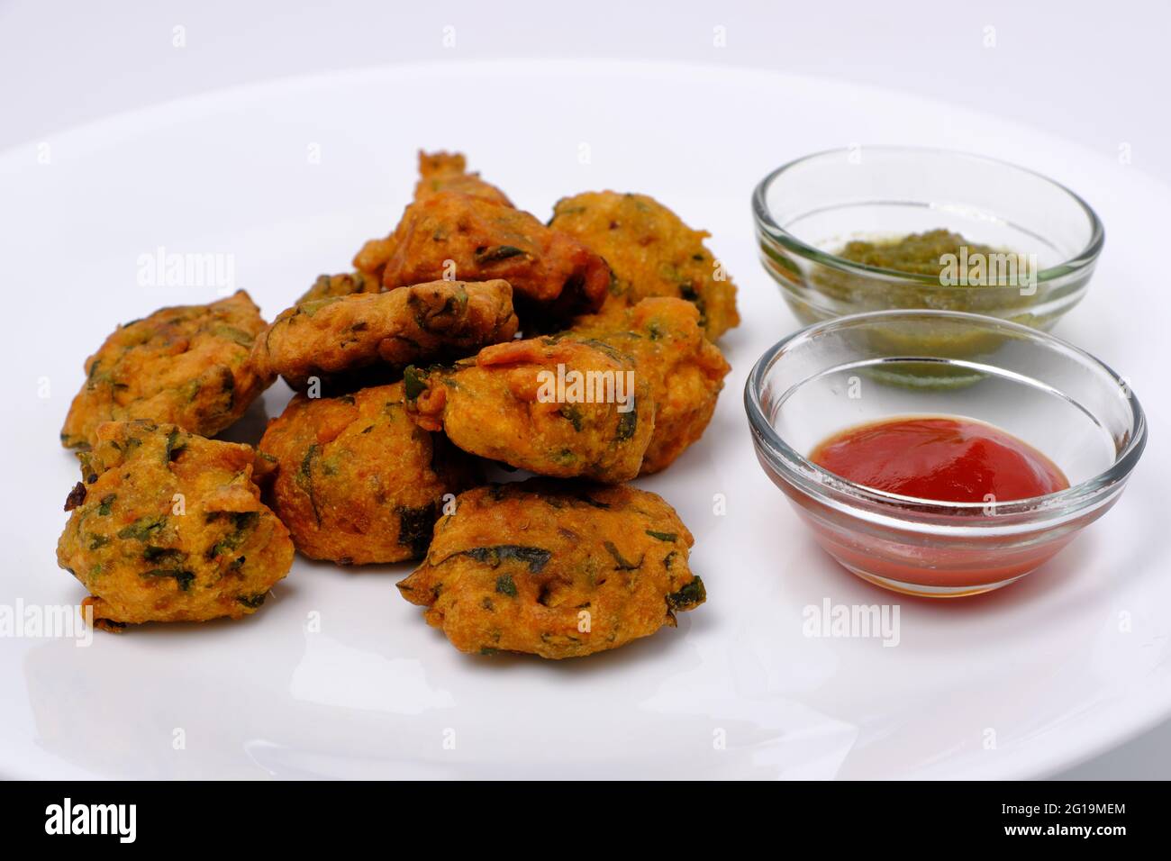 Indian snack pakora with tomato sauce or chutney Stock Photo - Alamy