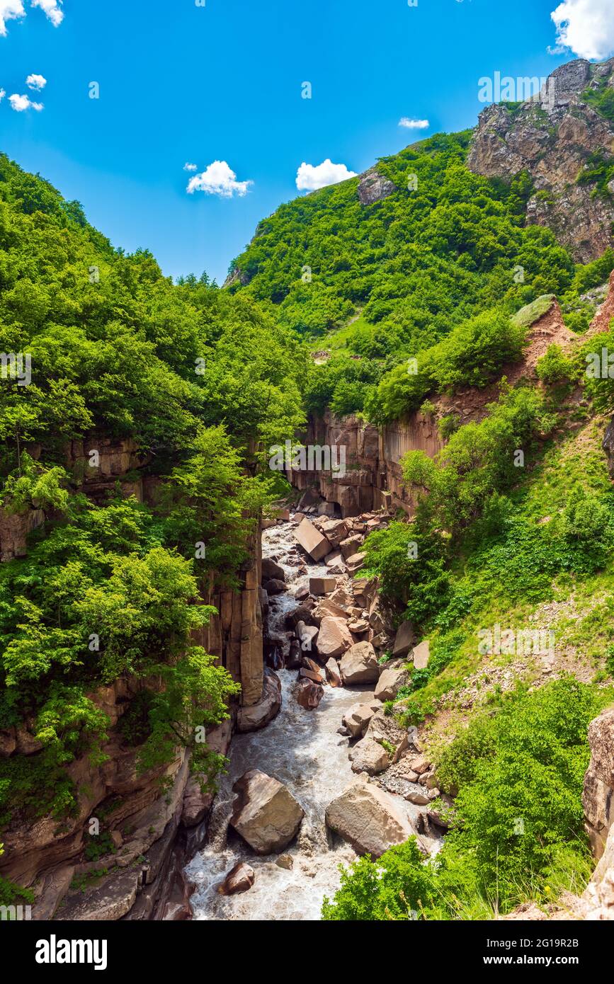 Large rock in wilderness river hi-res stock photography and images - Alamy