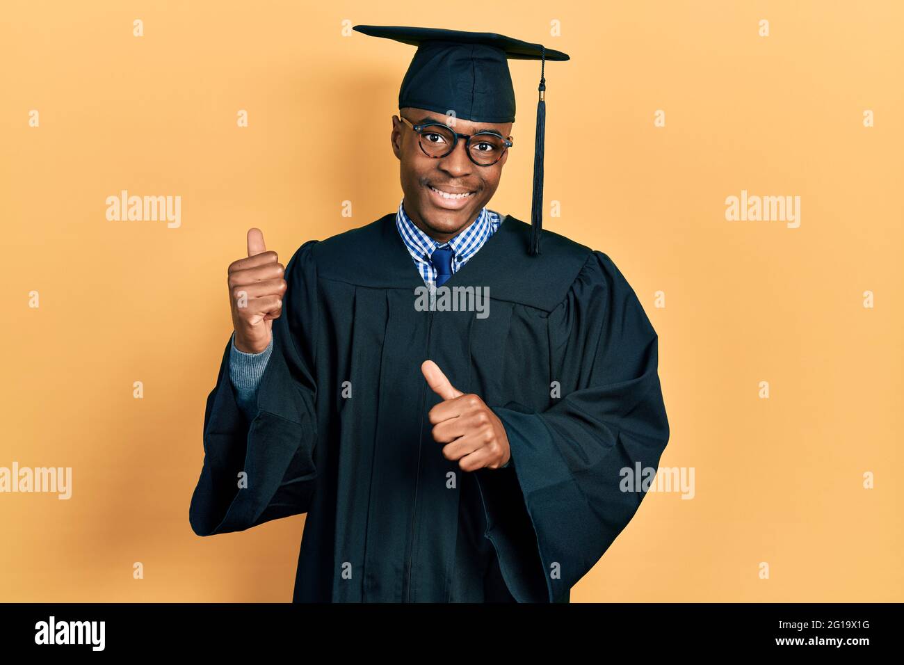 African american graduation back hi-res stock photography and images ...