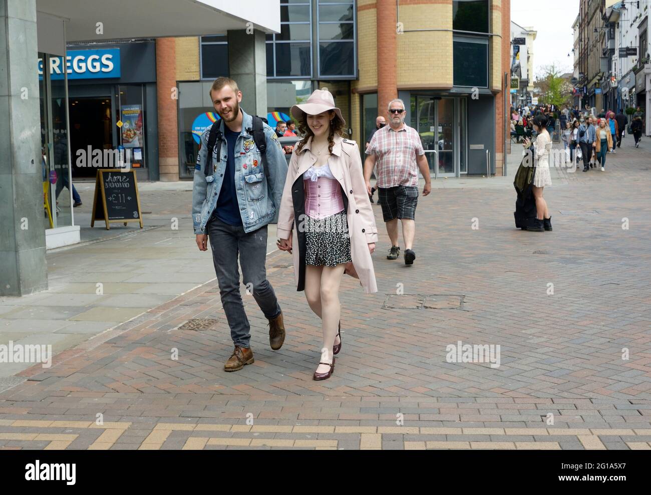 Couple with unusual dress. Pink waspy Stock Photo - Alamy