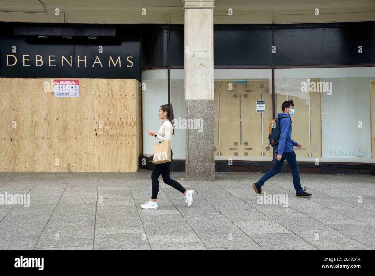 Debenhams nottingham hi-res stock photography and images - Alamy