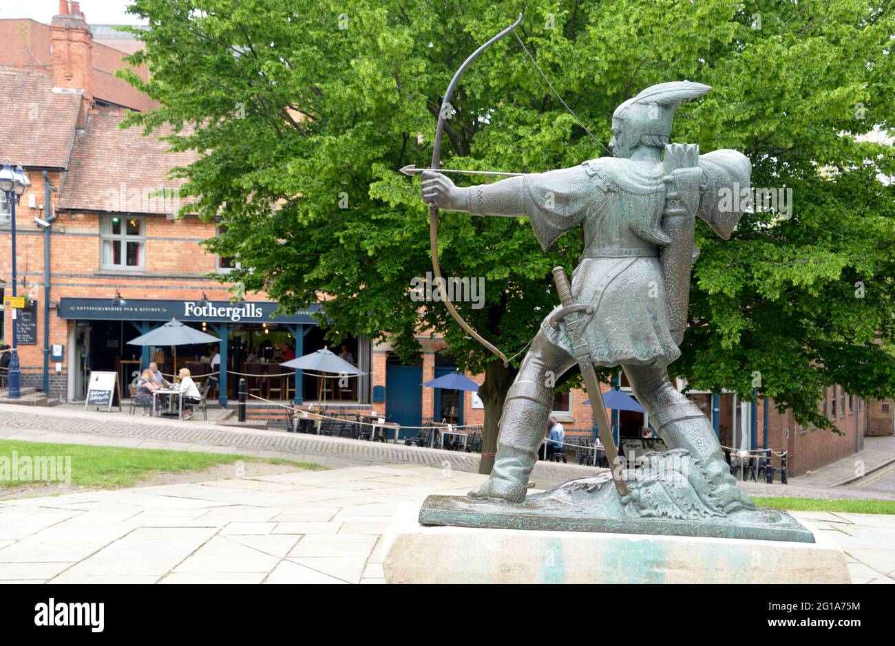 Statue robin hood nottingham castle hi-res stock photography and images ...