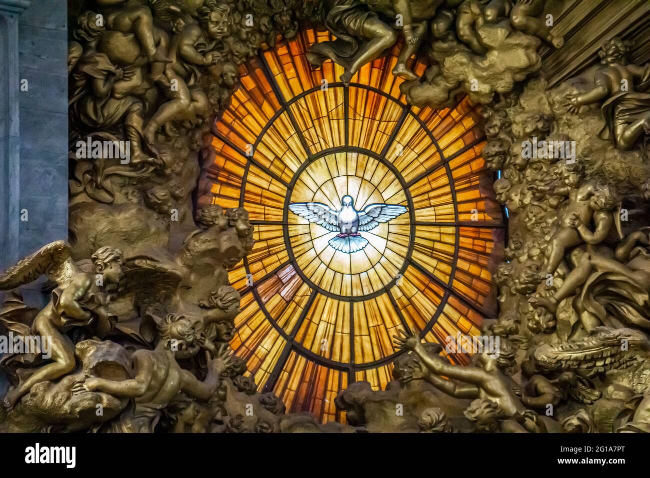 Holy spirit stained glass vatican hi-res stock photography and images ...