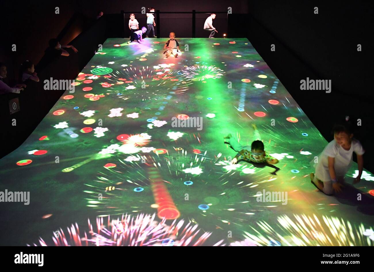 Teamlab hi-res stock photography and images - Alamy