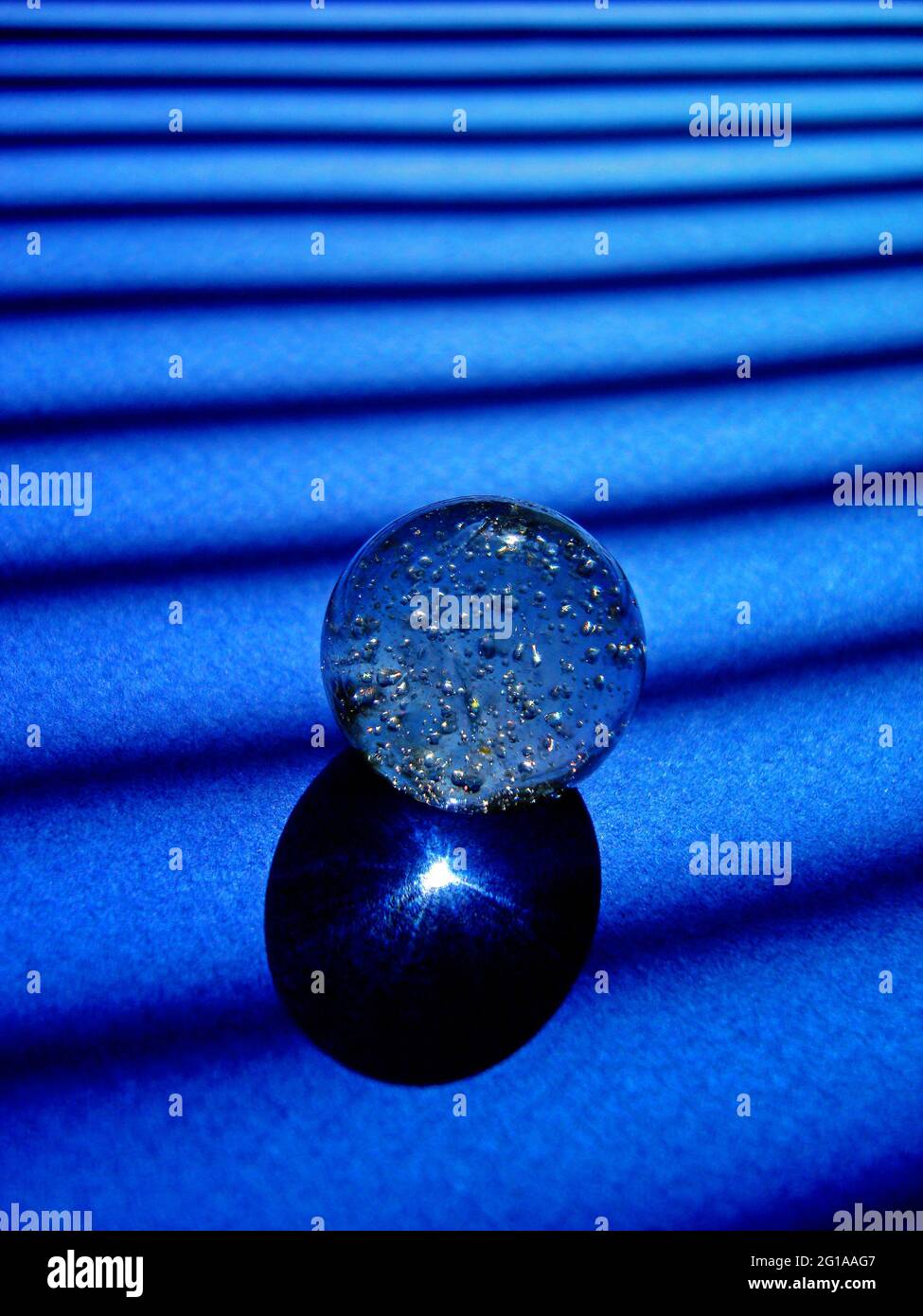 Light and shadow sphere hi-res stock photography and images - Alamy