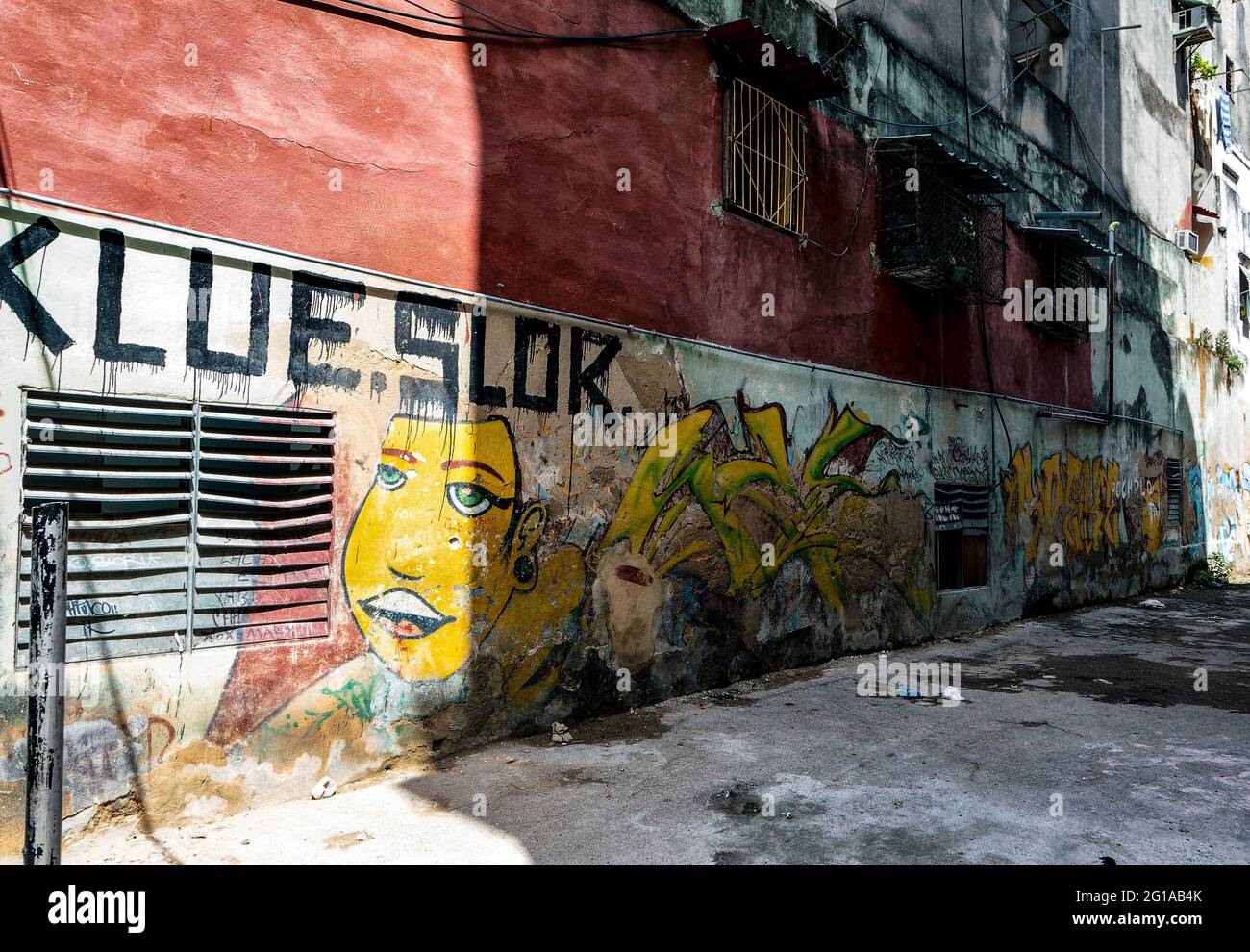 Graffiti in an alley in old Havana, Cuba Stock Photo - Alamy