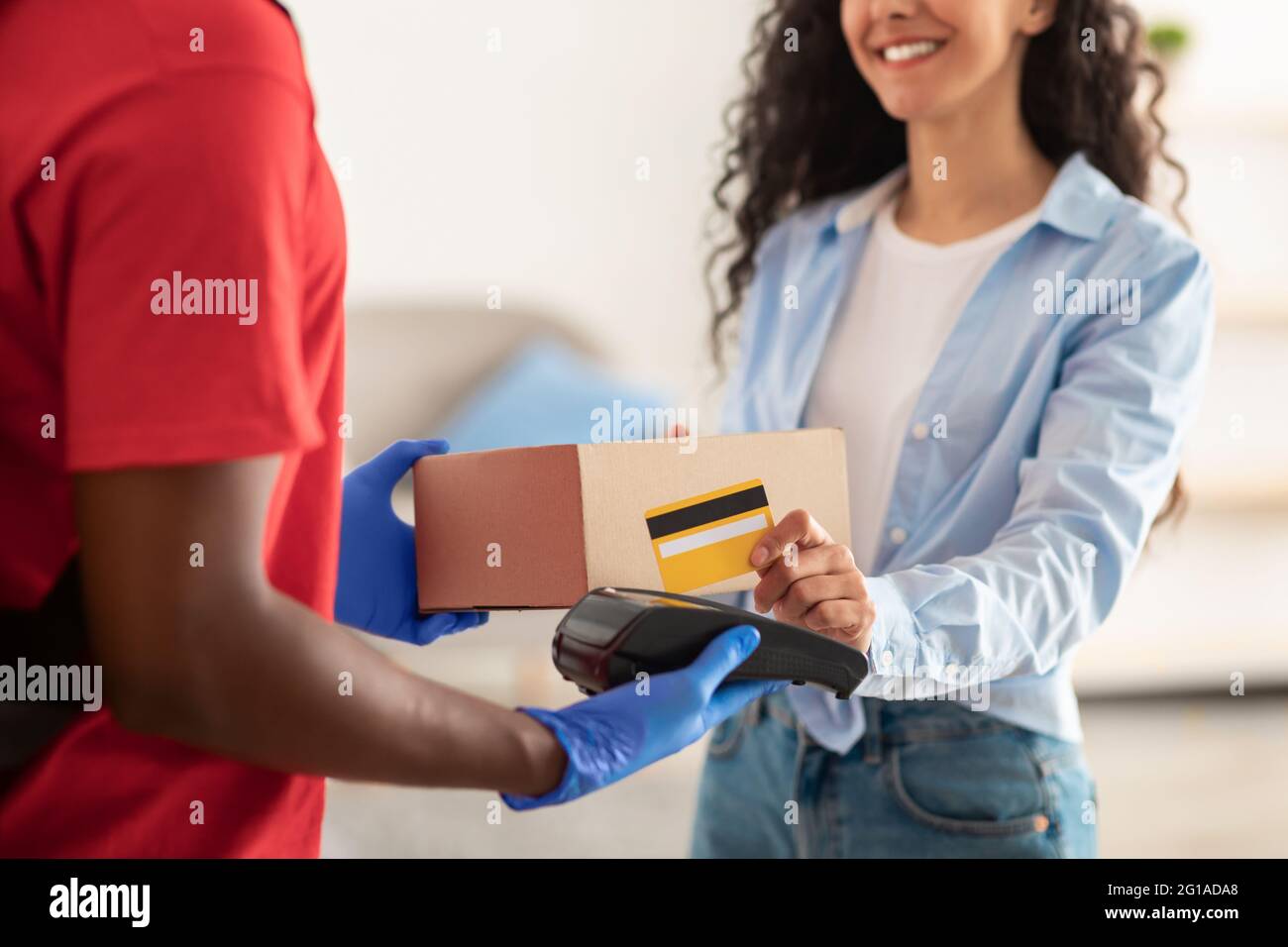 Portrait of black man holding POS machine for payment Stock Photo - Alamy