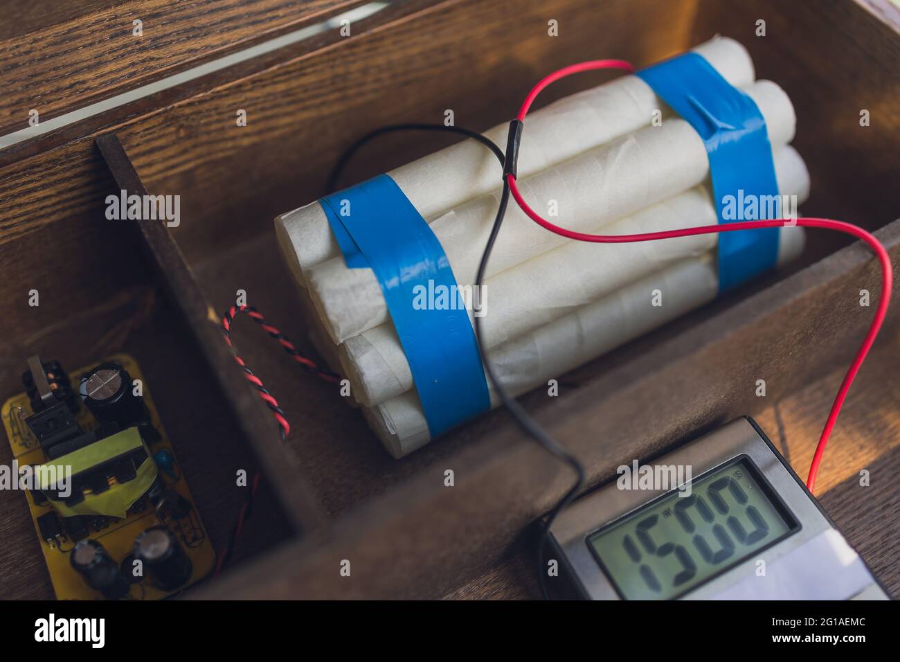Defusing explosives hi-res stock photography and images - Alamy