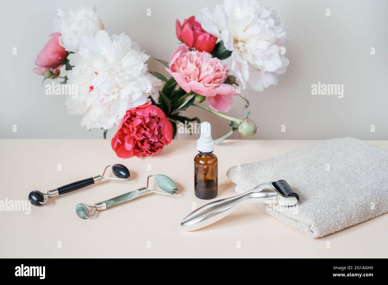 Microneedling derma roller, jade guasha massage rollers and serum ...