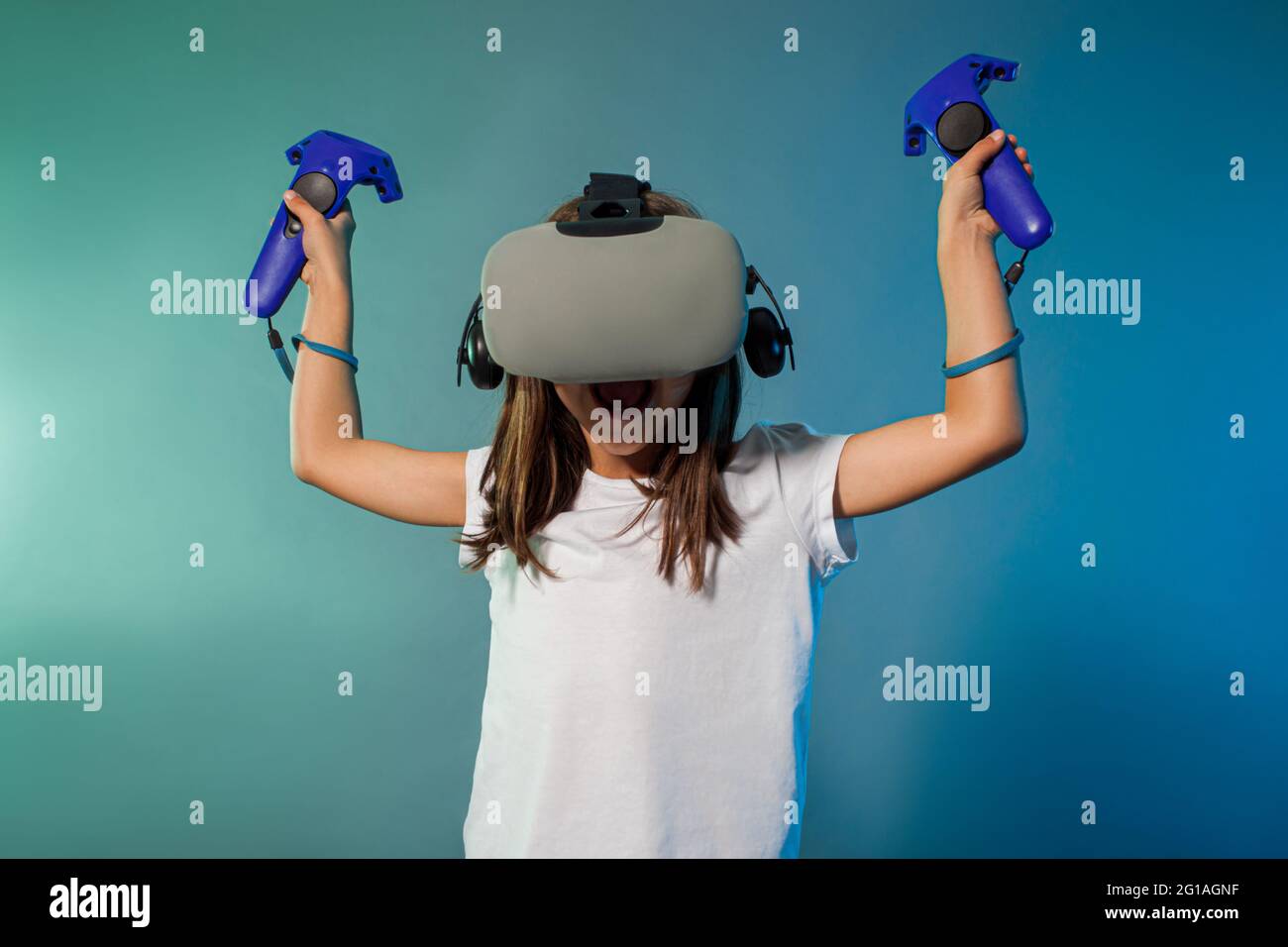 Teenager girl using a gaming gadget for virtual reality Stock Photo - Alamy