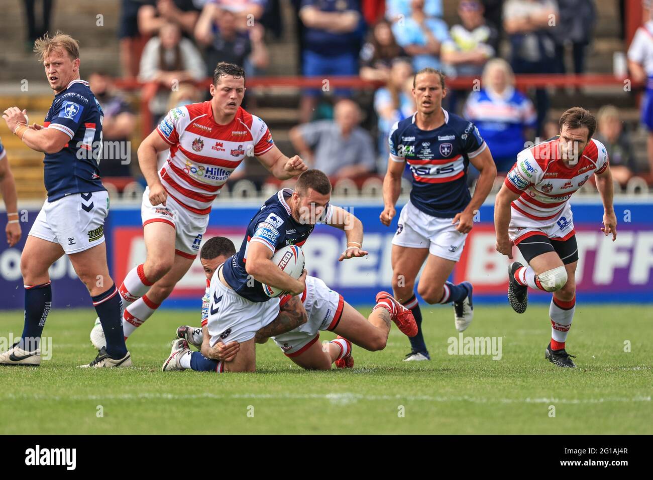 Max Jowitt (1) of Wakefield Trinity is tackled by Nathan Peats (26) of ...