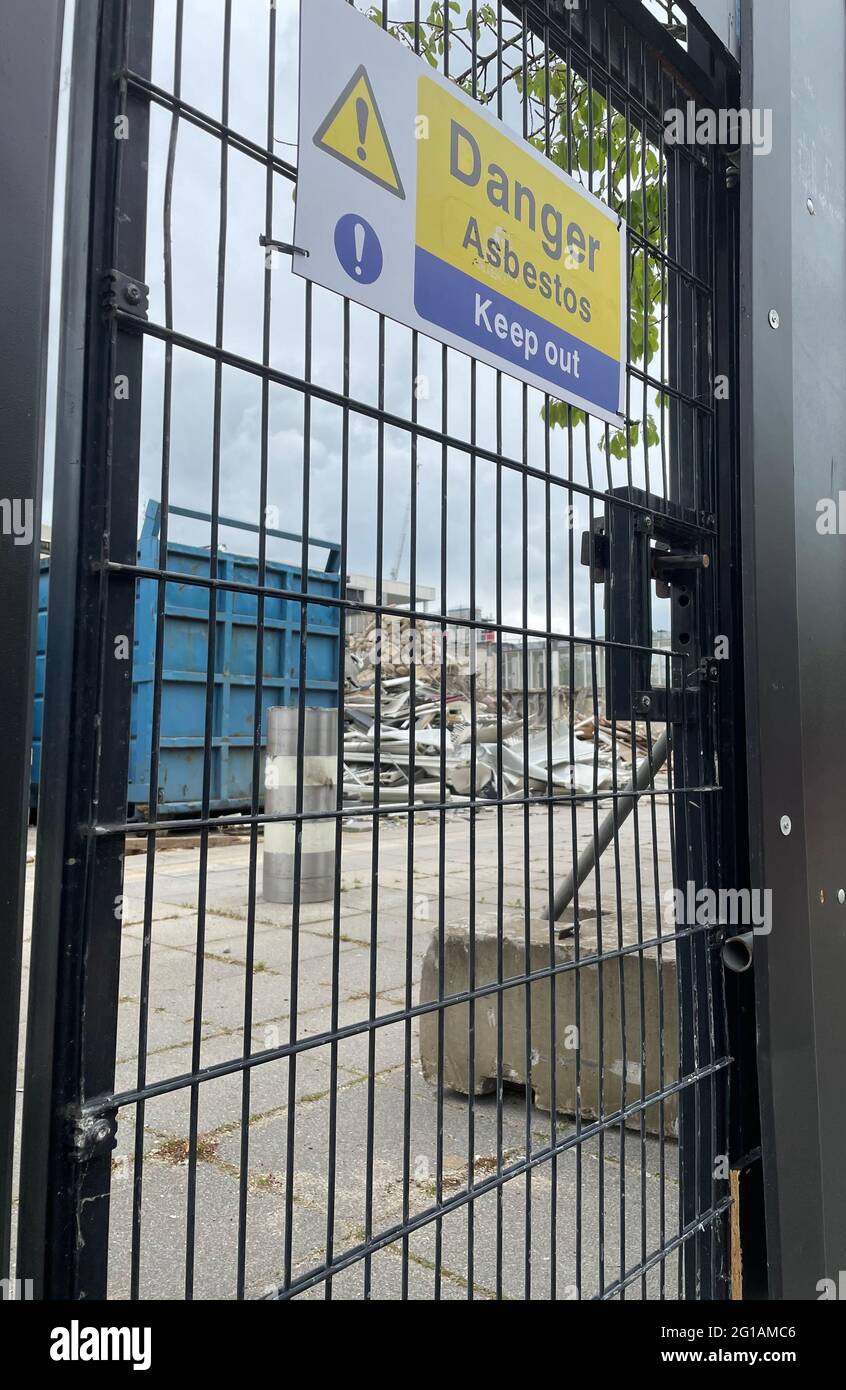 Safety notice on gate hi-res stock photography and images - Alamy