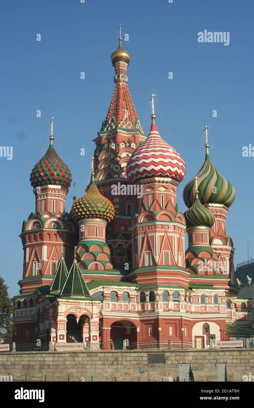 Saint basils cathedral colourful dome hi-res stock photography and ...