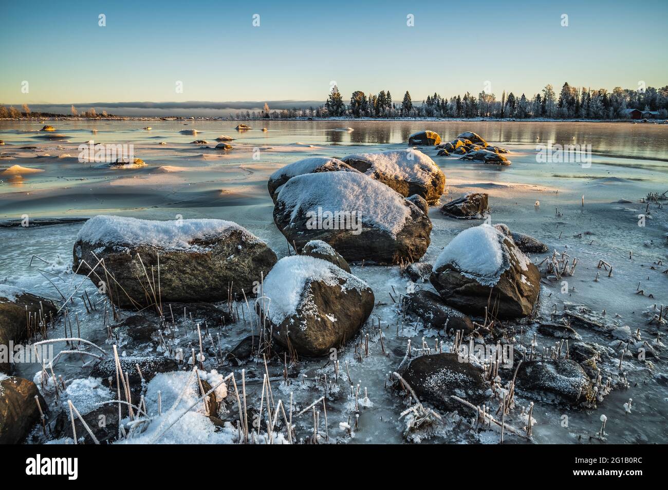 Chilly weather hi-res stock photography and images - Alamy