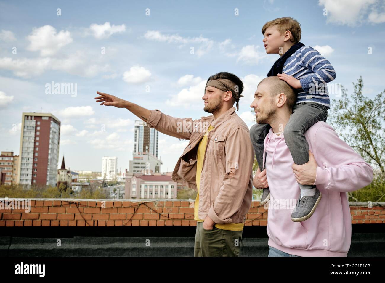 Two men pointing hi-res stock photography and images - Alamy