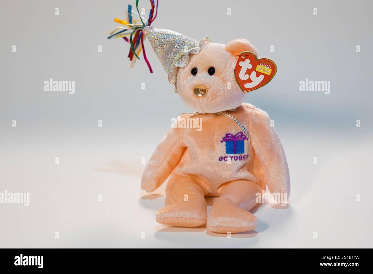 Birthday hat hi-res stock photography and images - Alamy