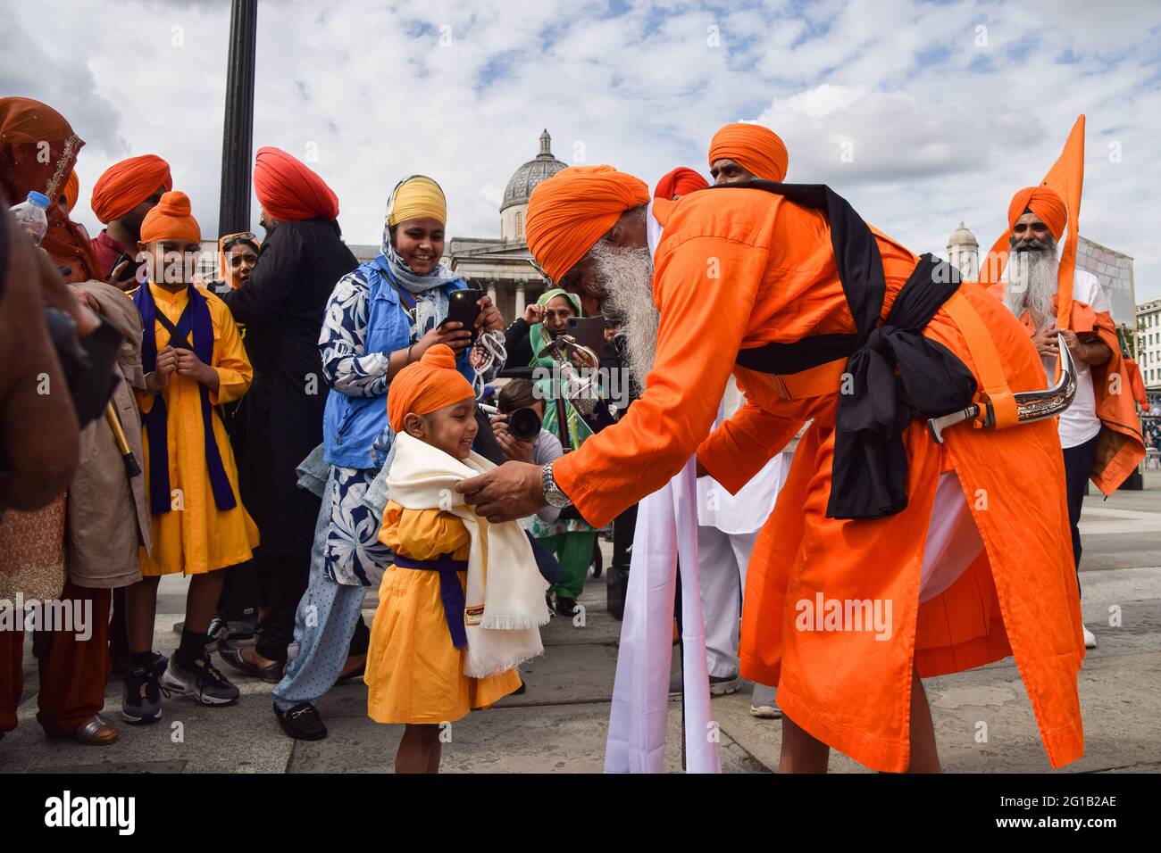 Sikh man ceremonial dress hi-res stock photography and images - Alamy