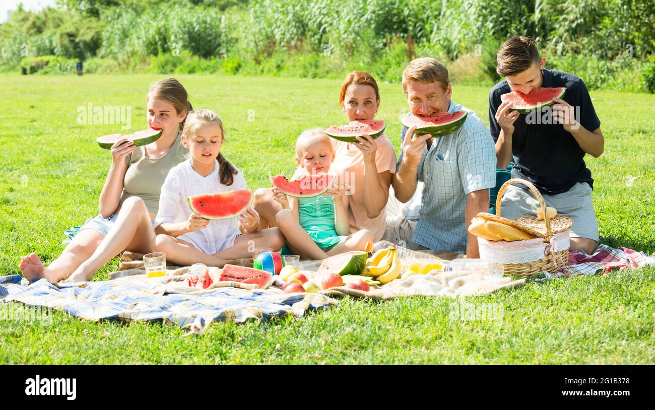 family eating watermelon Stock Photo - Alamy
