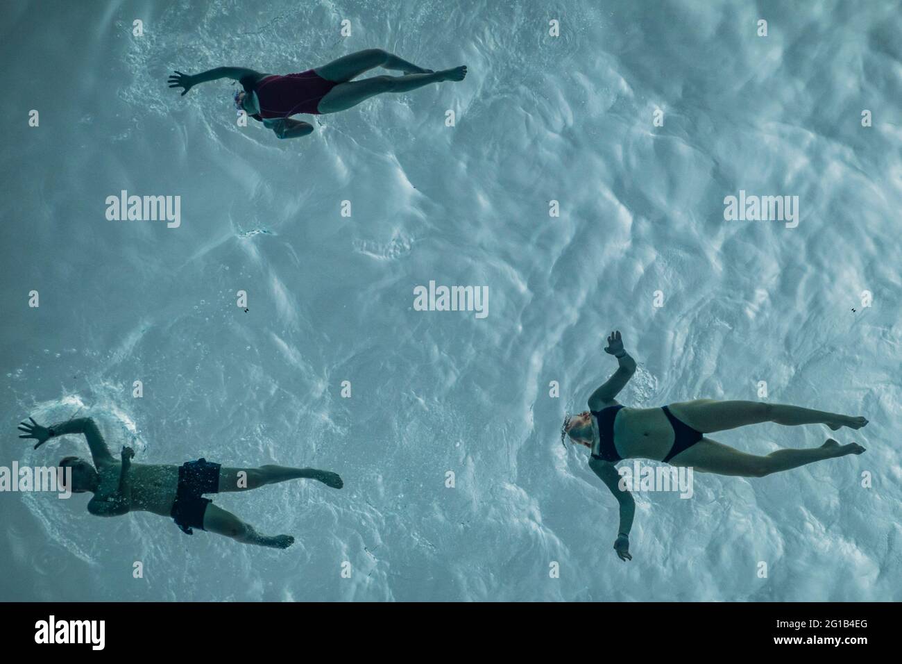 Nine elms swimming pool between buildings hi-res stock photography and ...