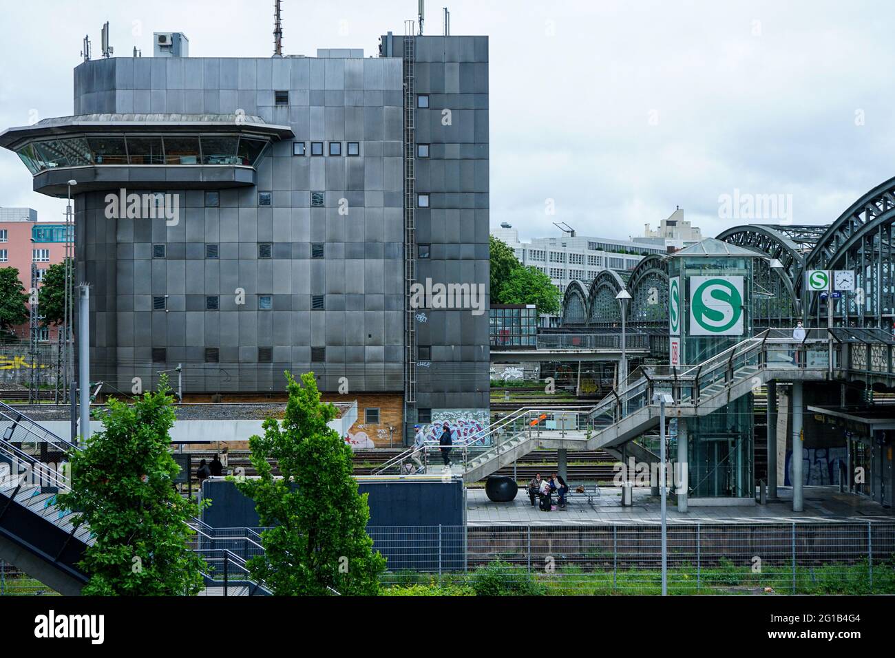 Munich hackerbrucke hi-res stock photography and images - Alamy