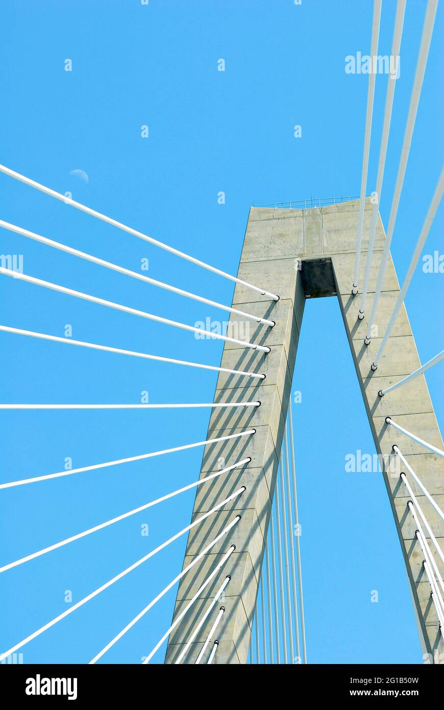 Cable truss bridge hi-res stock photography and images - Alamy