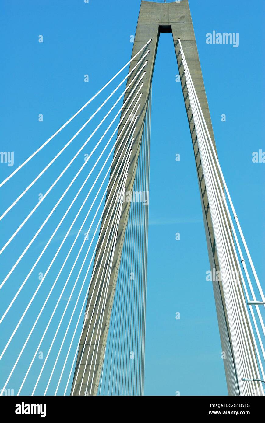 Cable truss bridge hi-res stock photography and images - Alamy