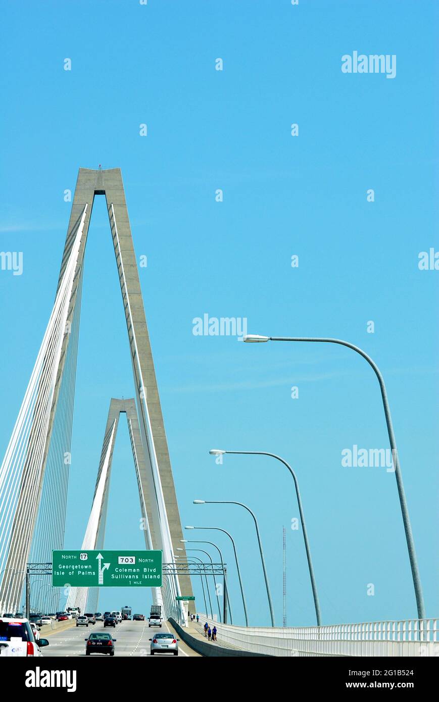 Cable truss bridge hi-res stock photography and images - Alamy