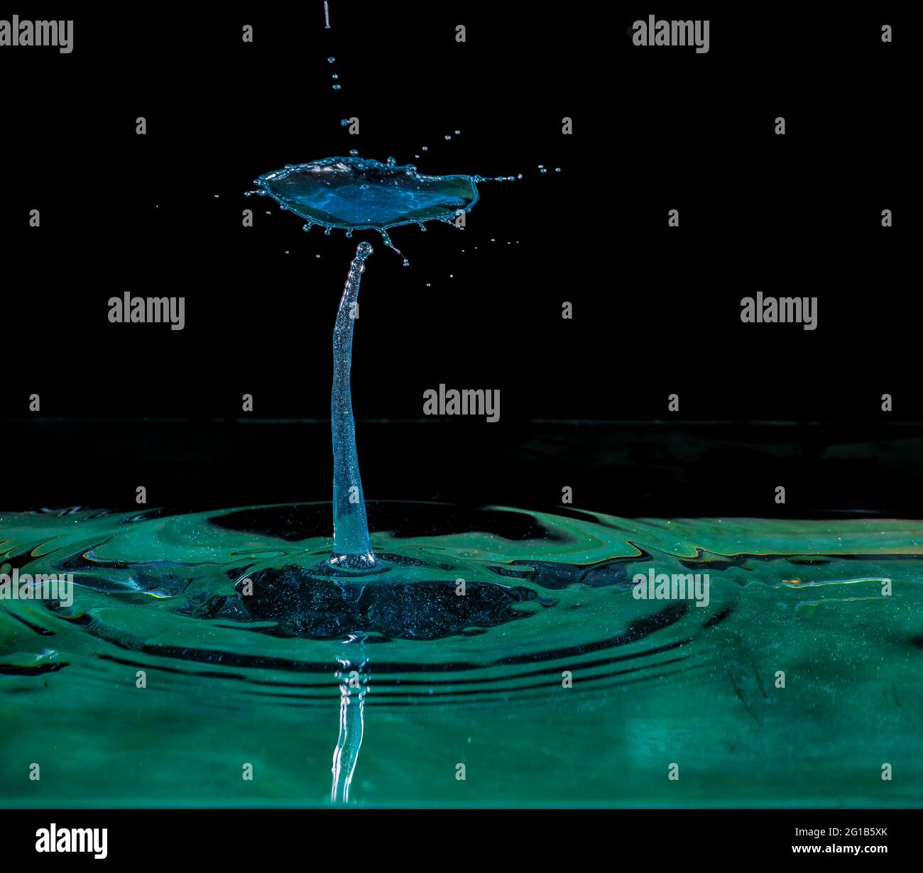 Macro water droplet art hi-res stock photography and images - Alamy