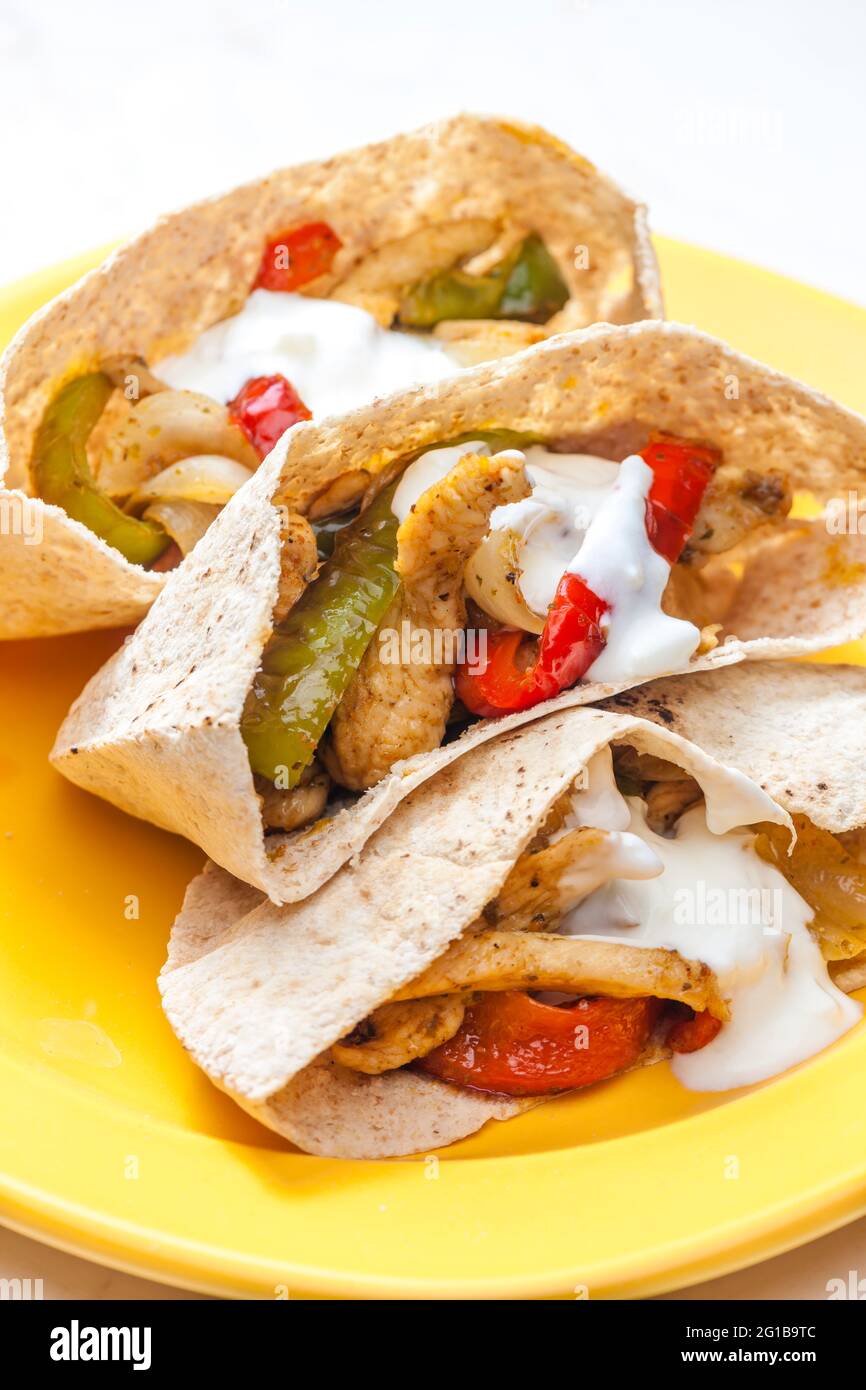 Wholemeal pitta bread hi-res stock photography and images - Alamy