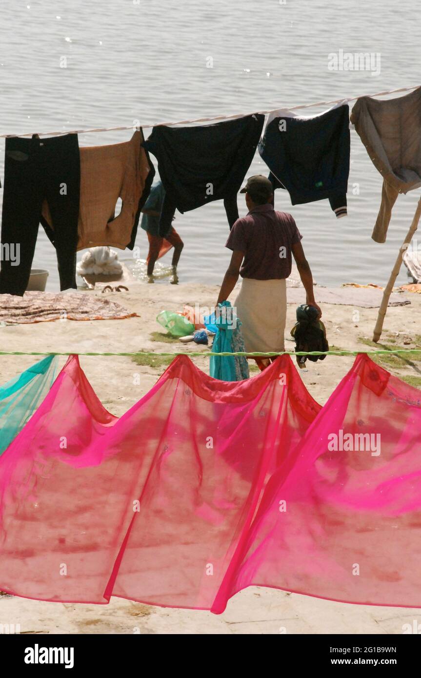 Male laundry workers hi-res stock photography and images - Alamy