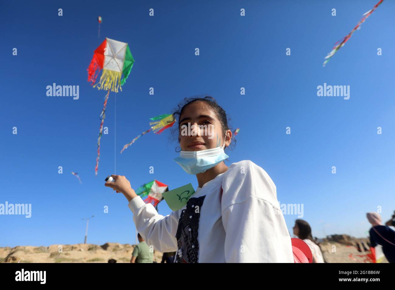Fly kites hi-res stock photography and images - Alamy