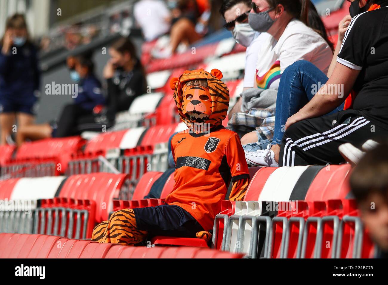 Football fans uk stands hi-res stock photography and images - Alamy