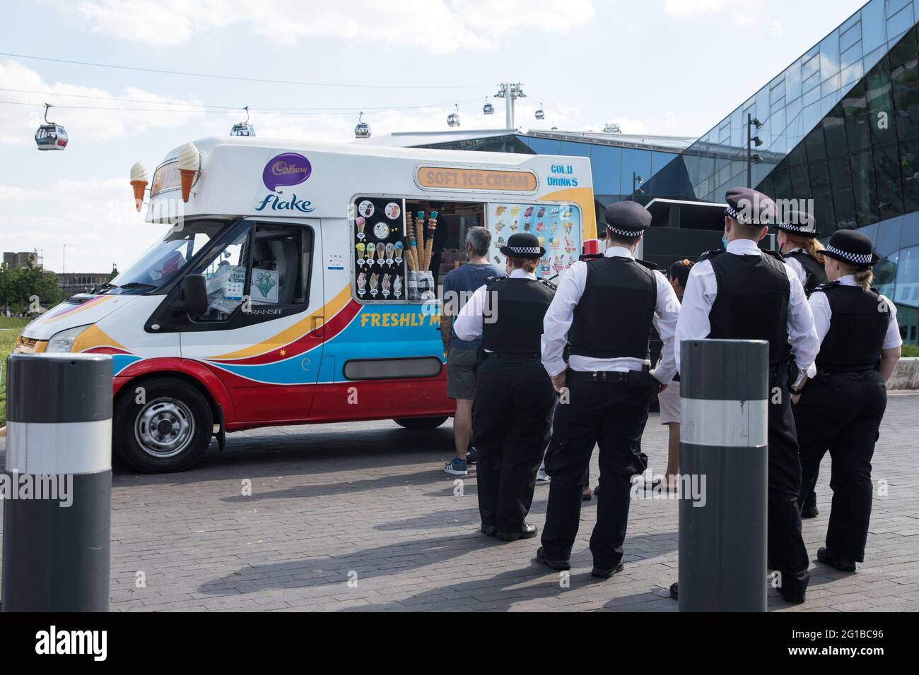 Police officer ice cream hi-res stock photography and images - Alamy