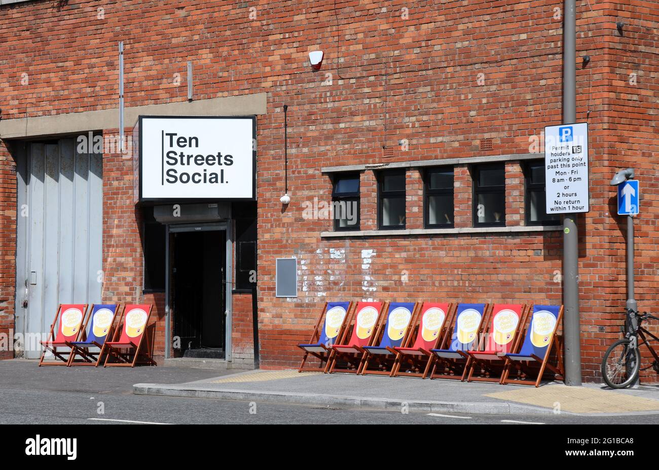 Social neighbourhood hi-res stock photography and images - Alamy