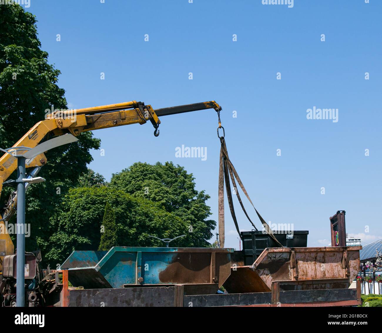 Crane sling hi-res stock photography and images - Alamy