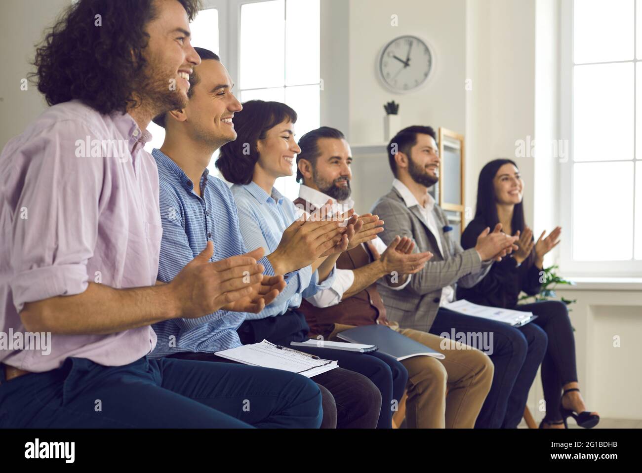 Clapping applause thanking hi-res stock photography and images - Alamy